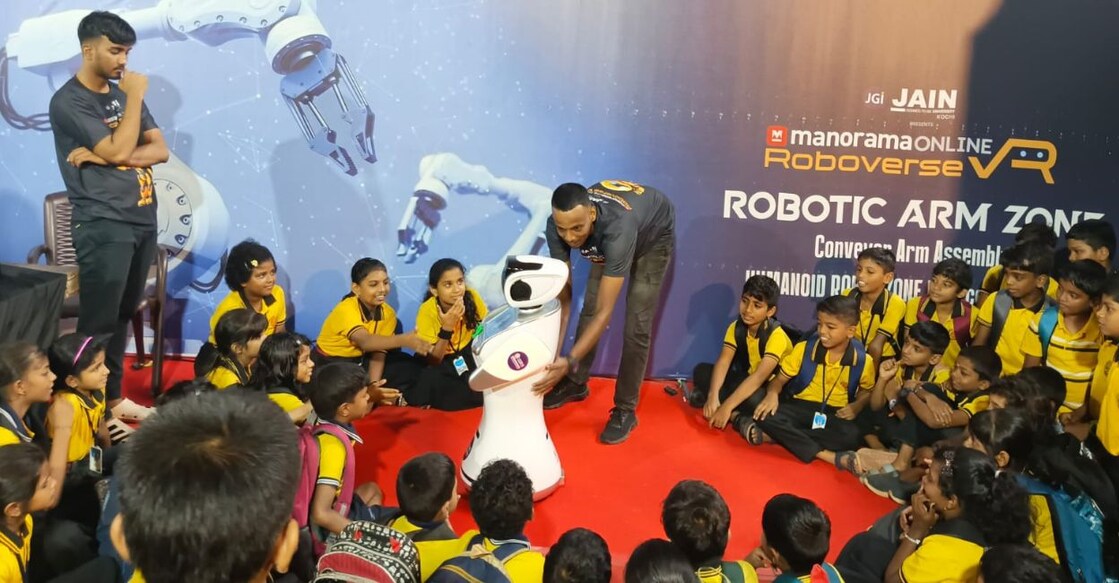 'നാളെയുടെ സാങ്കേതികവിദ്യകൾ' കാണാനെത്തിയത് പതിനായിരങ്ങൾ; റോബോവേഴ്സ് വിആ ...